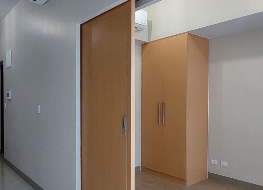 Own a 1BR Condo in BGC’s Uptown Parksuites | 41.5 sqm with Balcony ...