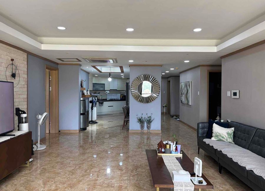 Spacious & Well Maintained 3-Bedroom Condo For Sale Clark Pampanga ...