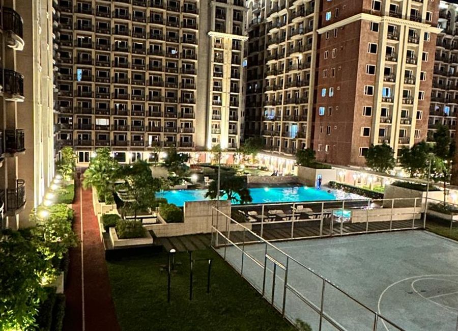 Unit with Balcony at Monarch Parksuites Balmoral Place Bradco Ave ...