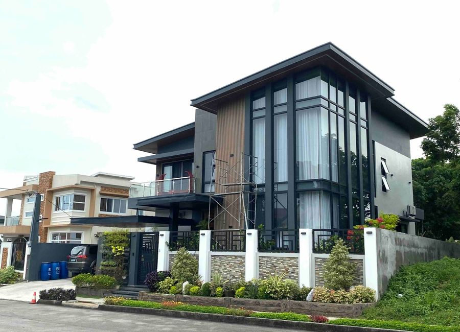 STUNNING 5-Bed House for sale at Riviera Golf Estate, Silang. P40m (neg ...