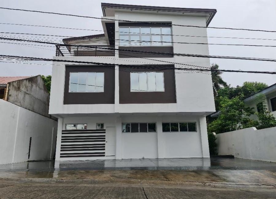 FOR SALE: AYALA ALABANG VILLAGE 8 BEDROOM HOUSE AND LOT IN ALABANG MUNTINLUPA CITY. | Lamudi.com.ph