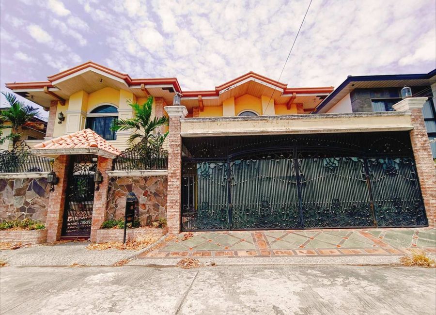 𝐅𝐨𝐫 𝐒𝐚𝐥𝐞: 70M Pre Owned 2 Storey House & Lot in Moonwalk Paranaque LSS ...