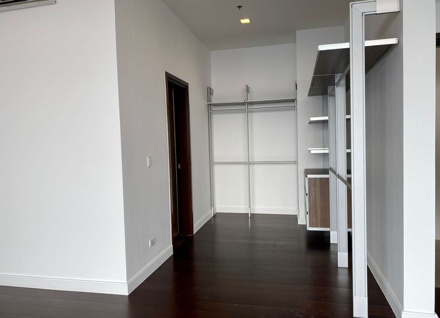 Bi-Level Penthouse for Sale in The Suites, BGC, Taguig City | Lamudi.com.ph