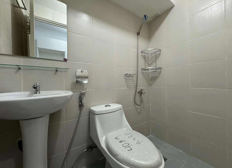 Steps from MRT GMA Station! Studio Condo for Sale at Victoria Sports ...