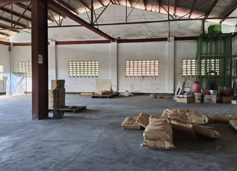 900 sqm Warehouse for Rent in Quezon City | Lamudi.com.ph