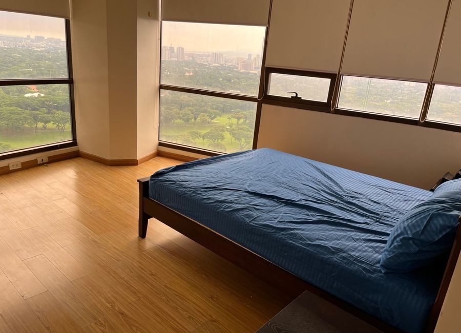 For Sale: BGC ICON RESIDENCES 2 Bedroom with 1 Parking facing Golf ...