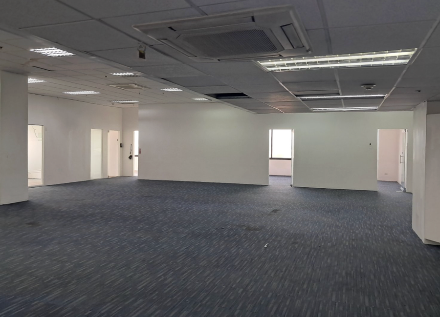An office space for lease out 300 sqm in the foot traffic of Pasay ...