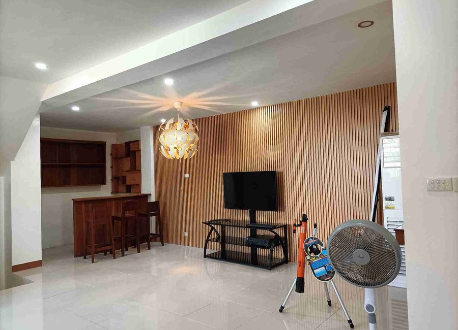 Single detached house with 6 bedrooms semi furnished inside subdivision ...