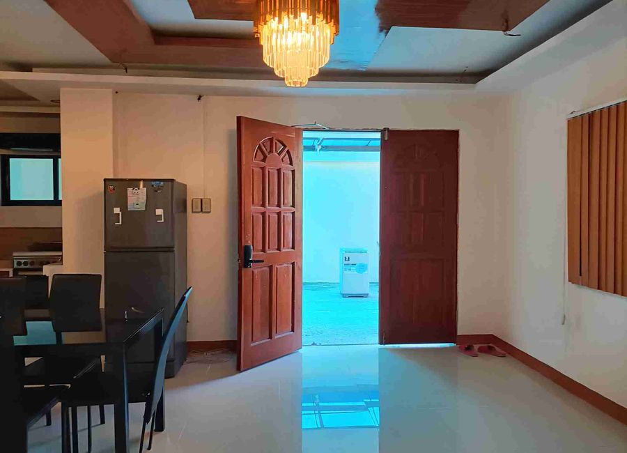 Single detached house with 6 bedrooms semi furnished inside subdivision ...