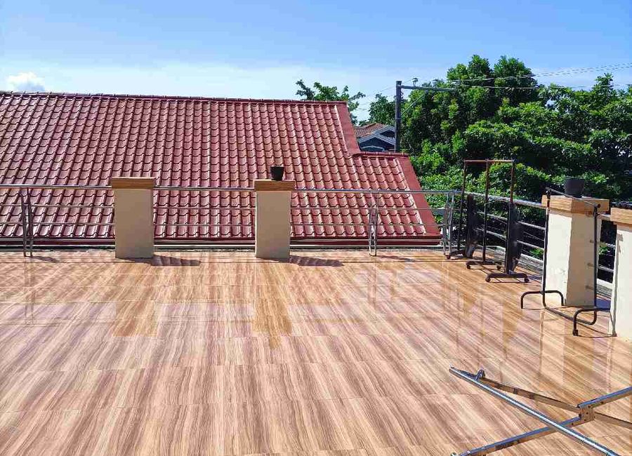 Single detached house with 6 bedrooms semi furnished inside subdivision ...
