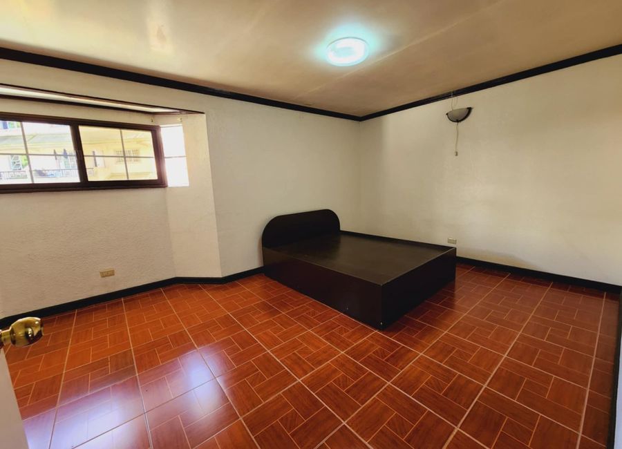 Pre-owned 2-Storey 4 Bedroom House For Sale Located in Dontogan Baguio ...