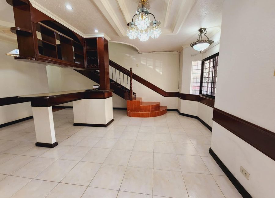 Pre-owned 2-Storey 4 Bedroom House For Sale Located in Dontogan Baguio ...