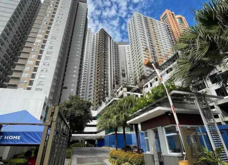 Ready for Occupancy Condo connected to MRT Boni Station near BGC ...