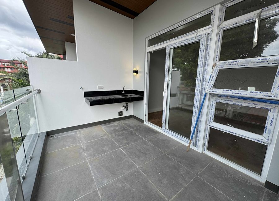 Insta-Ready Interiors, Perfect Location – Diliman Quezon City Townhouse for You -Keziah | Lamudi ...