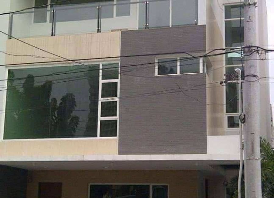 Modern 4 Bedroom Townhouse for Lease in Mahogany Place 2, Acacia ...