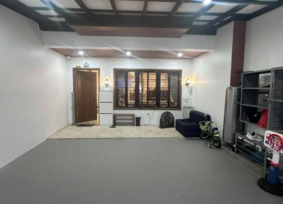 Townhouse For Sale in Xavierville 1 Loyola Heights Katipunan Avenue ...