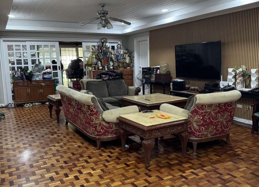 Xavierville Subdivision 5 Bedrooms Semi-Furnished House and Lot w ...