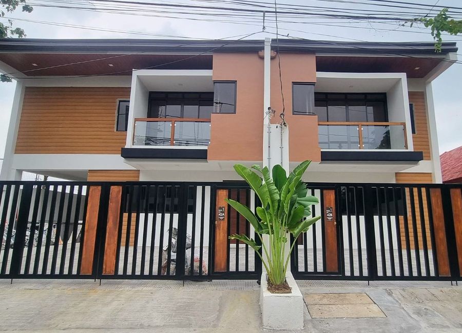 Two Storey Townhouse for Sale in BF Resort Village las Pinas 4 Bedrooms 2 carport -JB | Lamudi ...