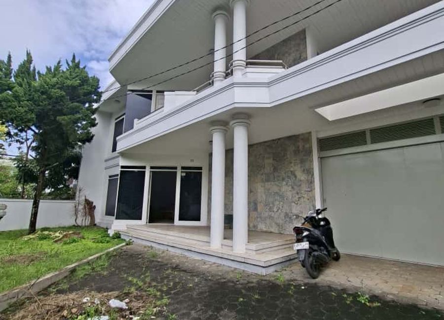 Rumah Klasik Kokoh di Terusan Sutami Sayap Setrasari Bandung | Lamudi.co.id