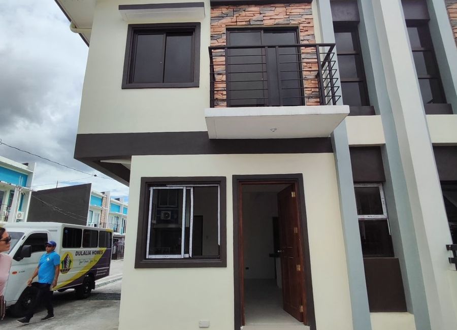 Valenzuela House and Lot For Sale Brgy Viente Reales 4 Bedrooms 10M SD ...