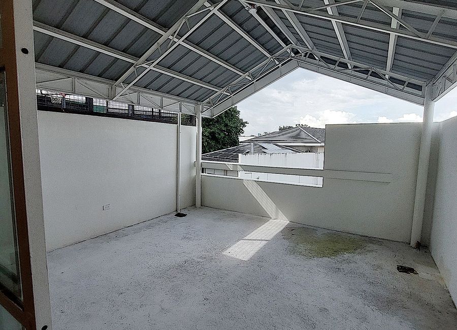 Townhouse for Sale at Moonwalk Paranaque | Lamudi.com.ph