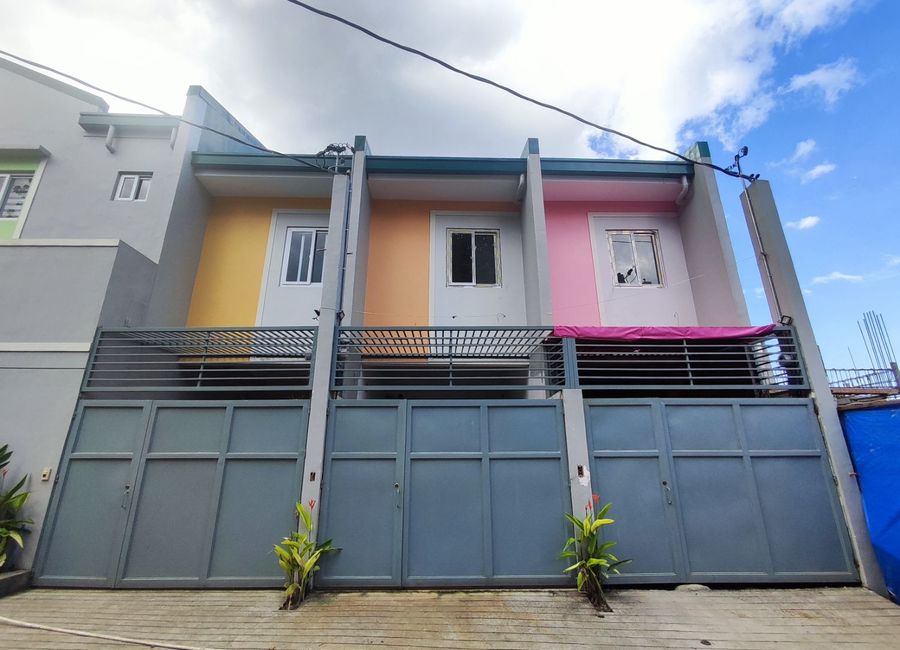 2 Bedroom 2 torey Townhouse in Amparo Subv North Caloocan. KSA | Lamudi ...