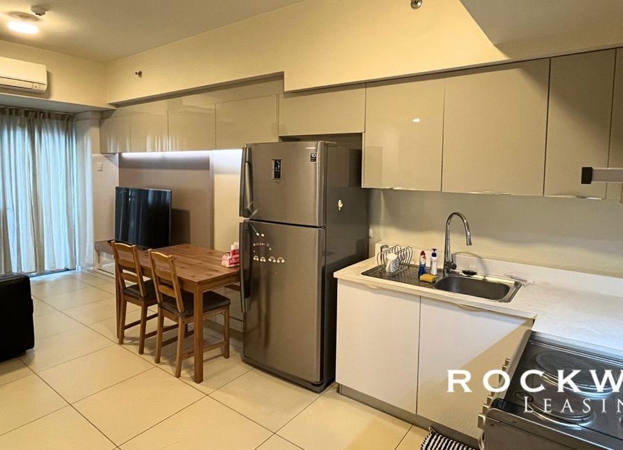 THE VANTAGE AT KAPITOLYO, 3 Bedroom Unit With Parking, Mandaluyong City ...