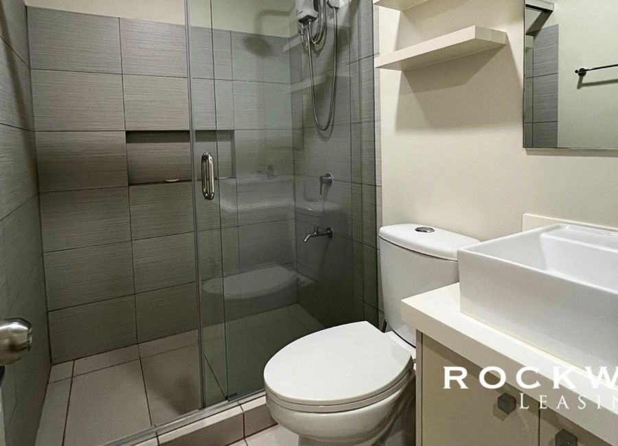 THE VANTAGE AT KAPITOLYO, 3 Bedroom Unit With Parking, Mandaluyong City ...