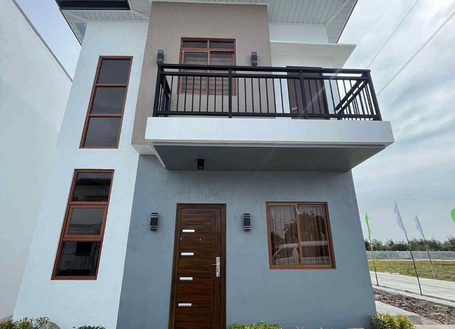 FOR SALE! 2-Storey House and Lot w/ Complete Amenities in Brgy Alijis ...