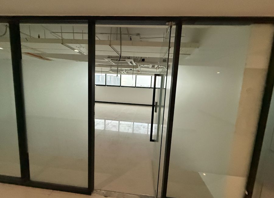WARM SHELL OFFICE SPACE IN ASEANA, PARANAQUE | Lamudi.com.ph