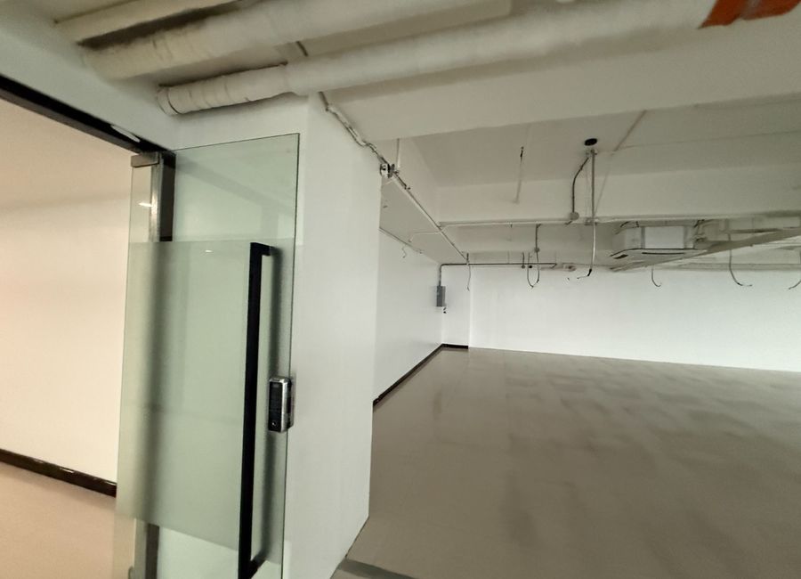 WARM SHELL OFFICE SPACE IN ASEANA, PARANAQUE | Lamudi.com.ph