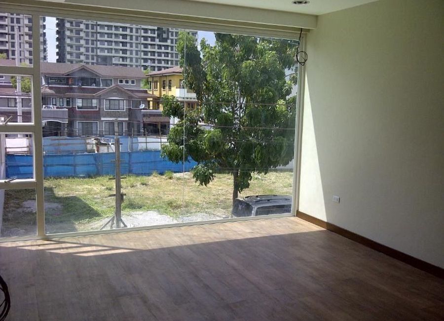 4 Bedroom Townhouse with 3 Parking for Rent in Mahogany Place 2, Taguig ...
