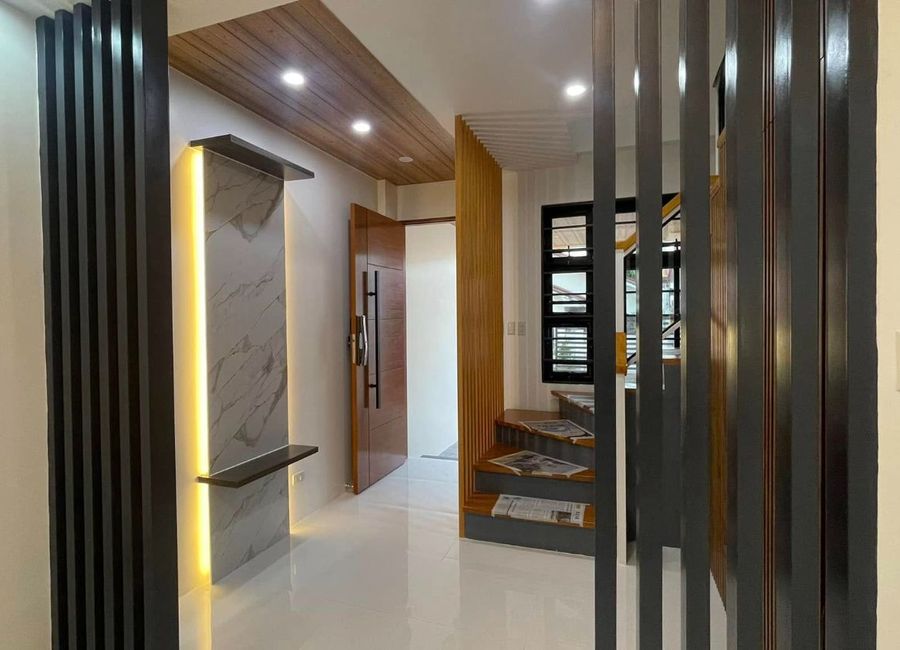 7.5M- 2 STOREY TRIPLEX w/ 3 BEDROOMS, FOR SALE IN MOONWALK VILLAGE LAS ...