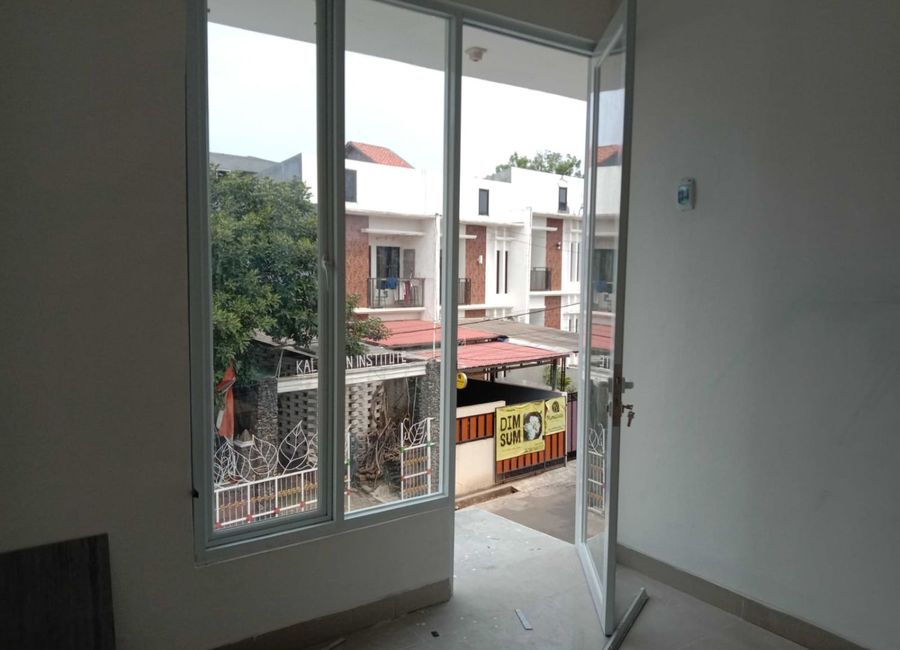 Rumah take over 2 lantai tanpa BI cheking | Lamudi.co.id