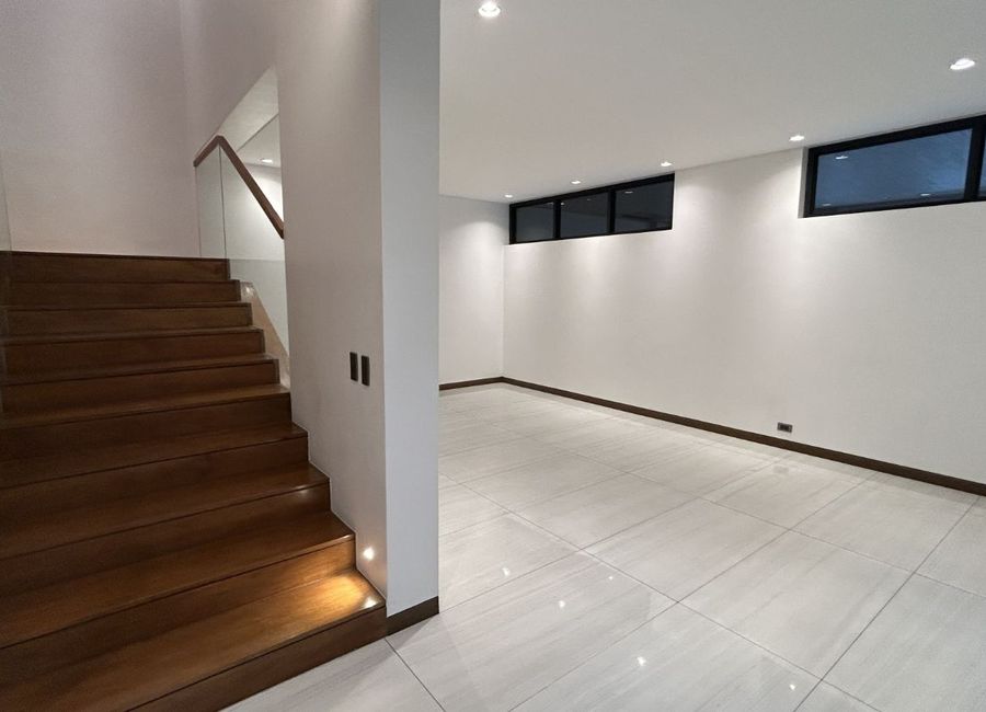 VALLE VERDE BRAND NEW TOWNHOUSE WITH ELEVATOR FOR SALE | Lamudi.com.ph