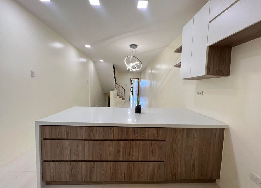 RFO Cubao Townhouse near Camp Crame, EDSA P. Tuazon, Ali Mall Quezon ...