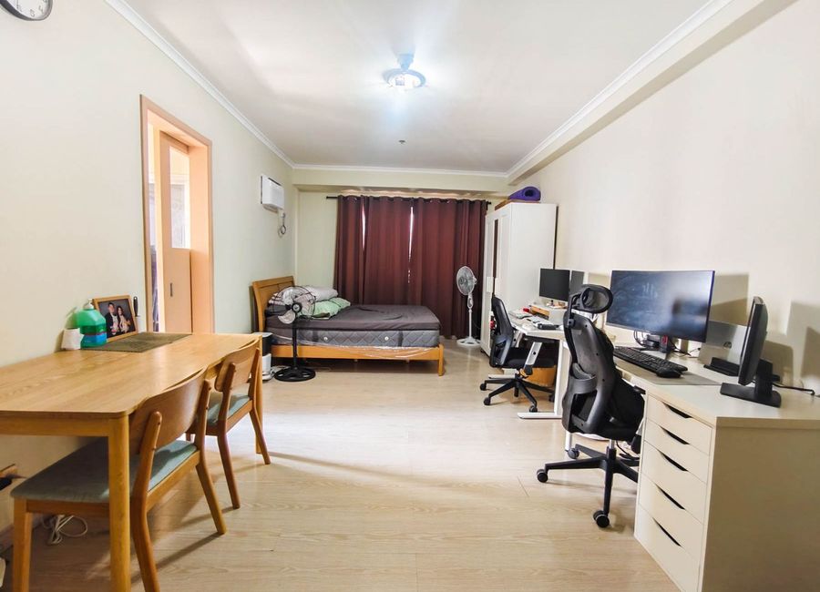FOR SALE! Studio Unit in South of Market, BGC, Taguig City | Lamudi.com.ph