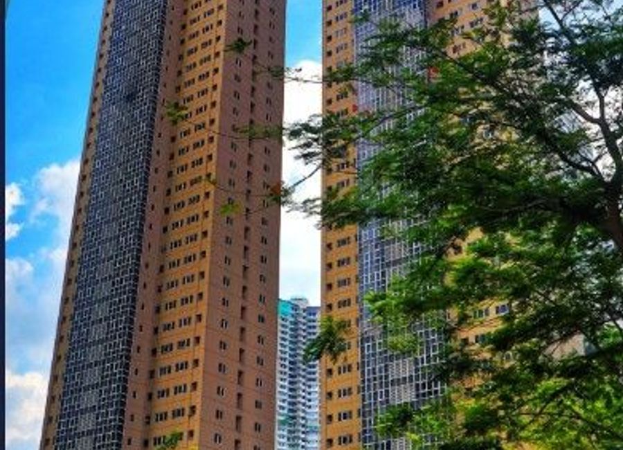 FOR SALE! Studio Unit in South of Market, BGC, Taguig City | Lamudi.com.ph