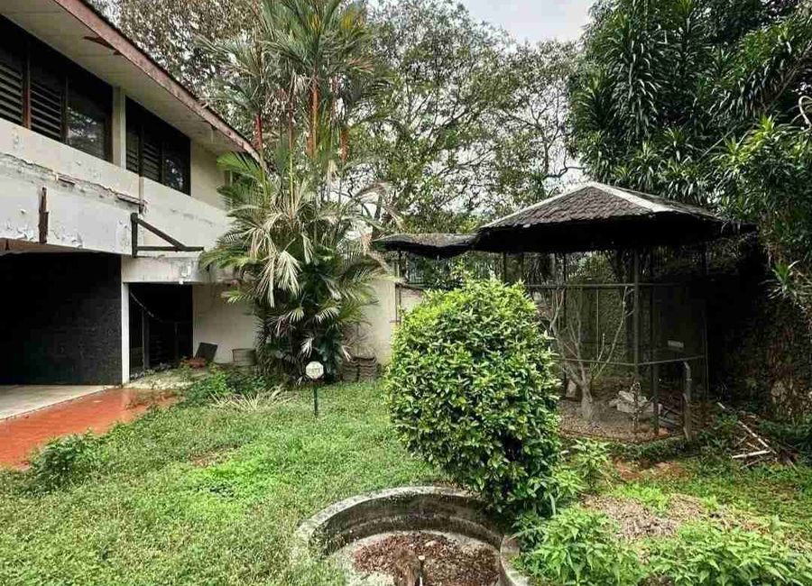 rumah lama 2 lantai hitung tanah selangkah ke jalan arteri pondoh indah ...