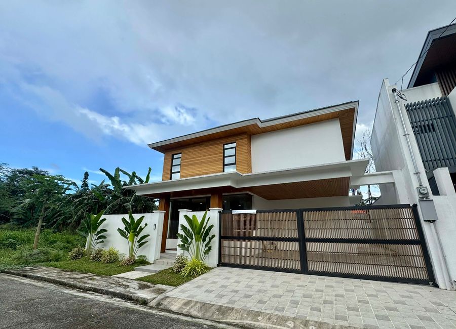 Generous Spaces: 5BR House For Sale in Sitio Seville Neopolitan ...