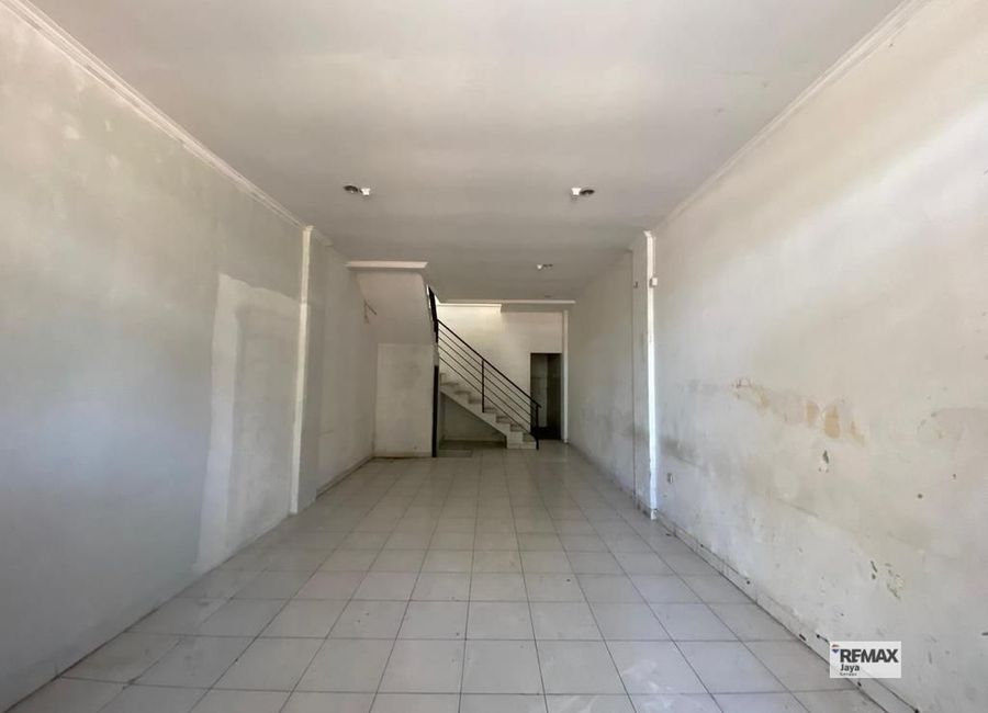 Prime Two Storey Shophouse For Rent In Kuta | Lamudi.co.id