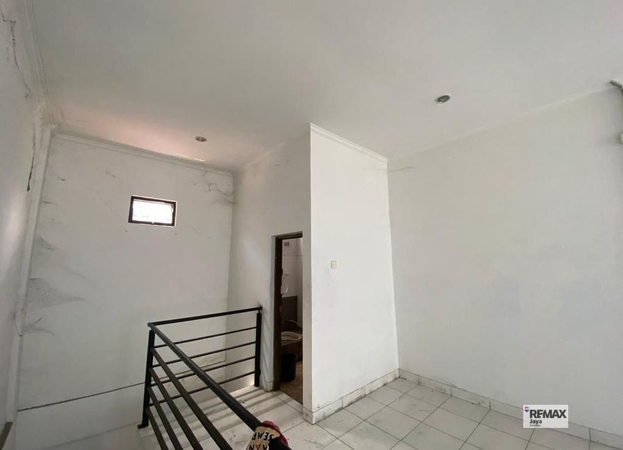 Prime Two Storey Shophouse For Rent In Kuta | Lamudi.co.id