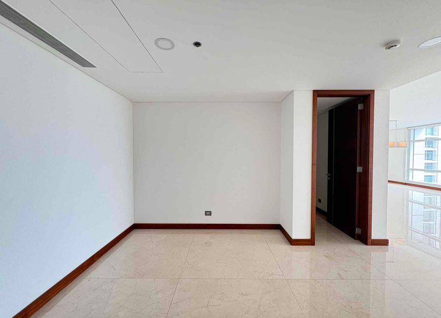 3BR Two Roxas Triangle for lease | Lamudi.com.ph