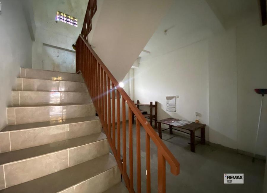 Two Storey Shophouse For Rent In Kuta | Lamudi.co.id