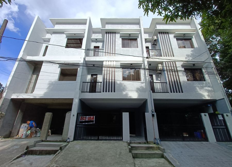 For Sale 3 Storey Townhouse in Town & Country Exce Village Mayamot ...