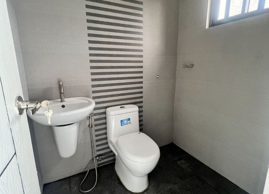 For Sale 3 Storey Townhouse in Town & Country Exce Village Mayamot ...