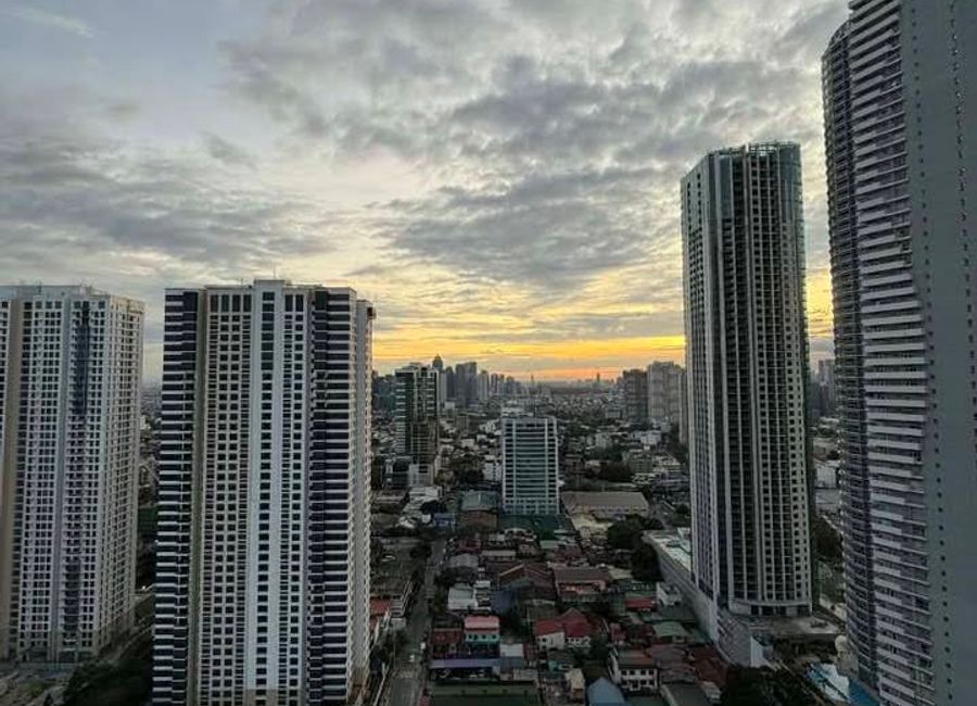 Studio Unfurnished with Balcony For Rent Maven Capitol Commons Pasig ...