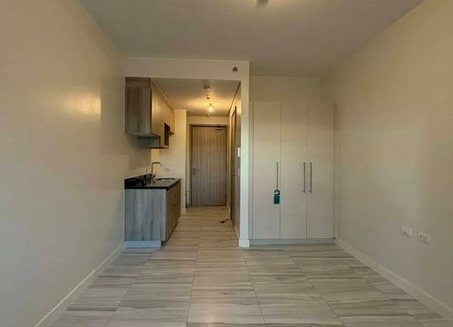Studio Unfurnished with Balcony For Rent Maven Capitol Commons Pasig ...