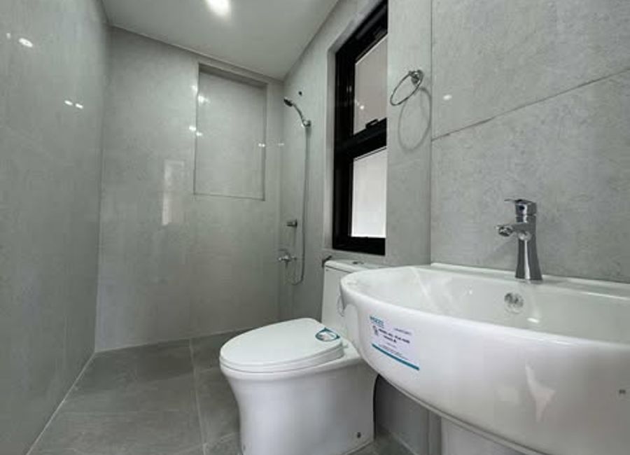 Minimalist Living Redefined: Modernist Home in Sacred Heart Village ...