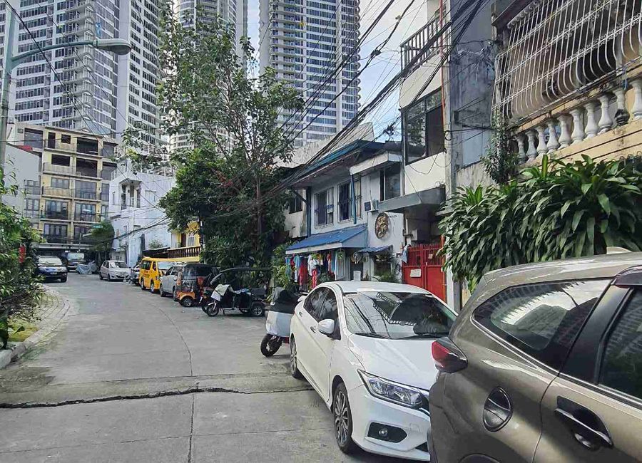 Prime Development Lot Beside Rockwell | Guadalupe Viejo, Makati ...